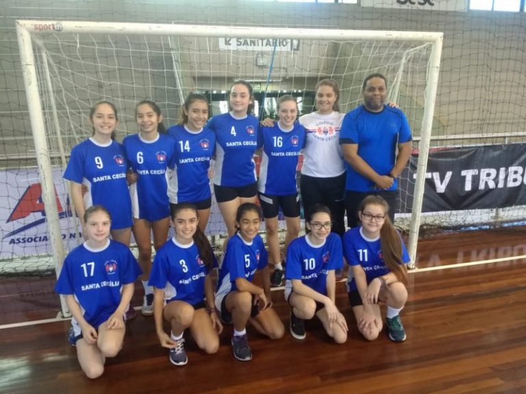 Equipe de handebol feminino do Colégio Santa Cecília está nas oitavas ...